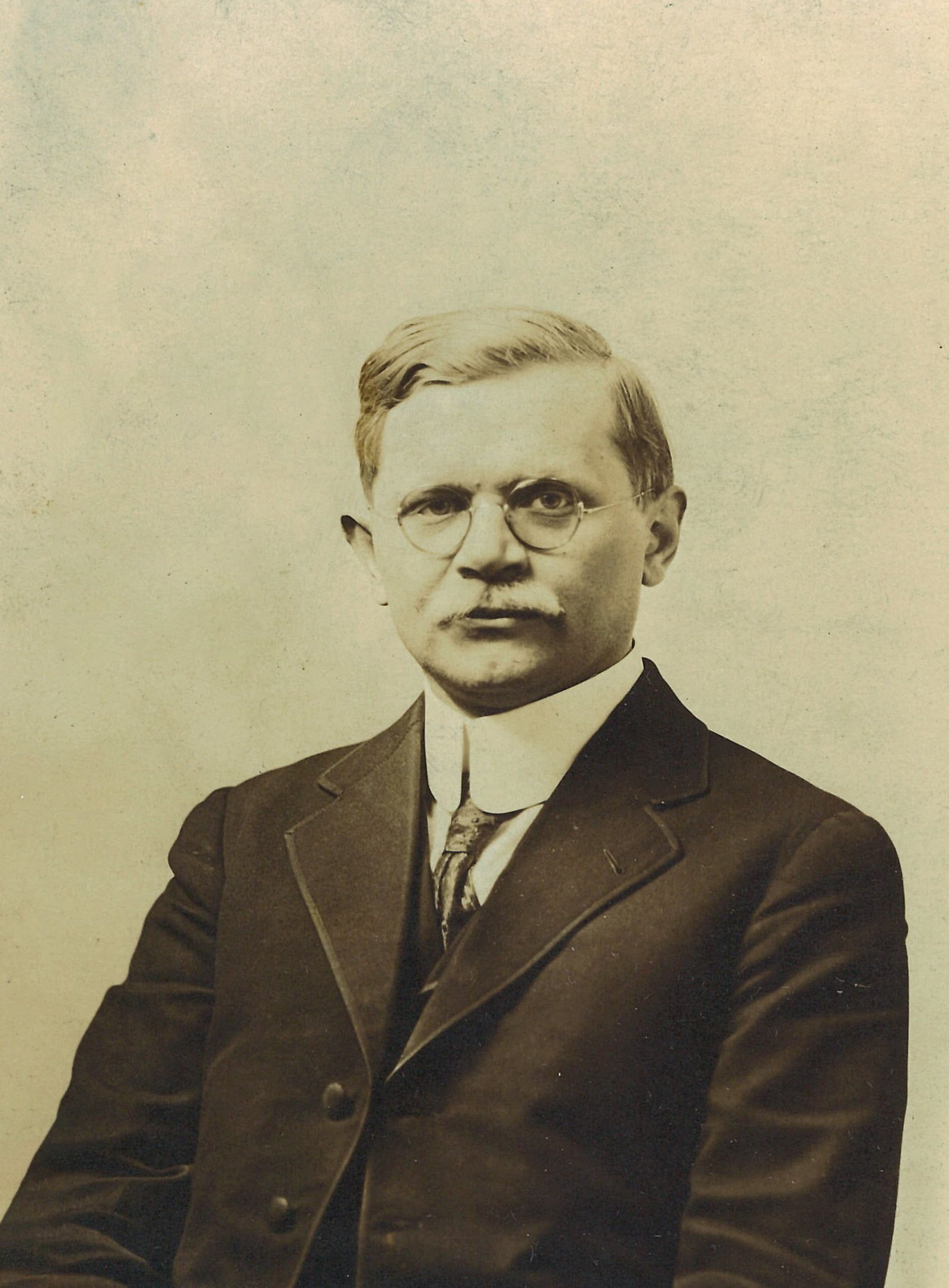 Tóth Exhibit – E&R Library & Archives